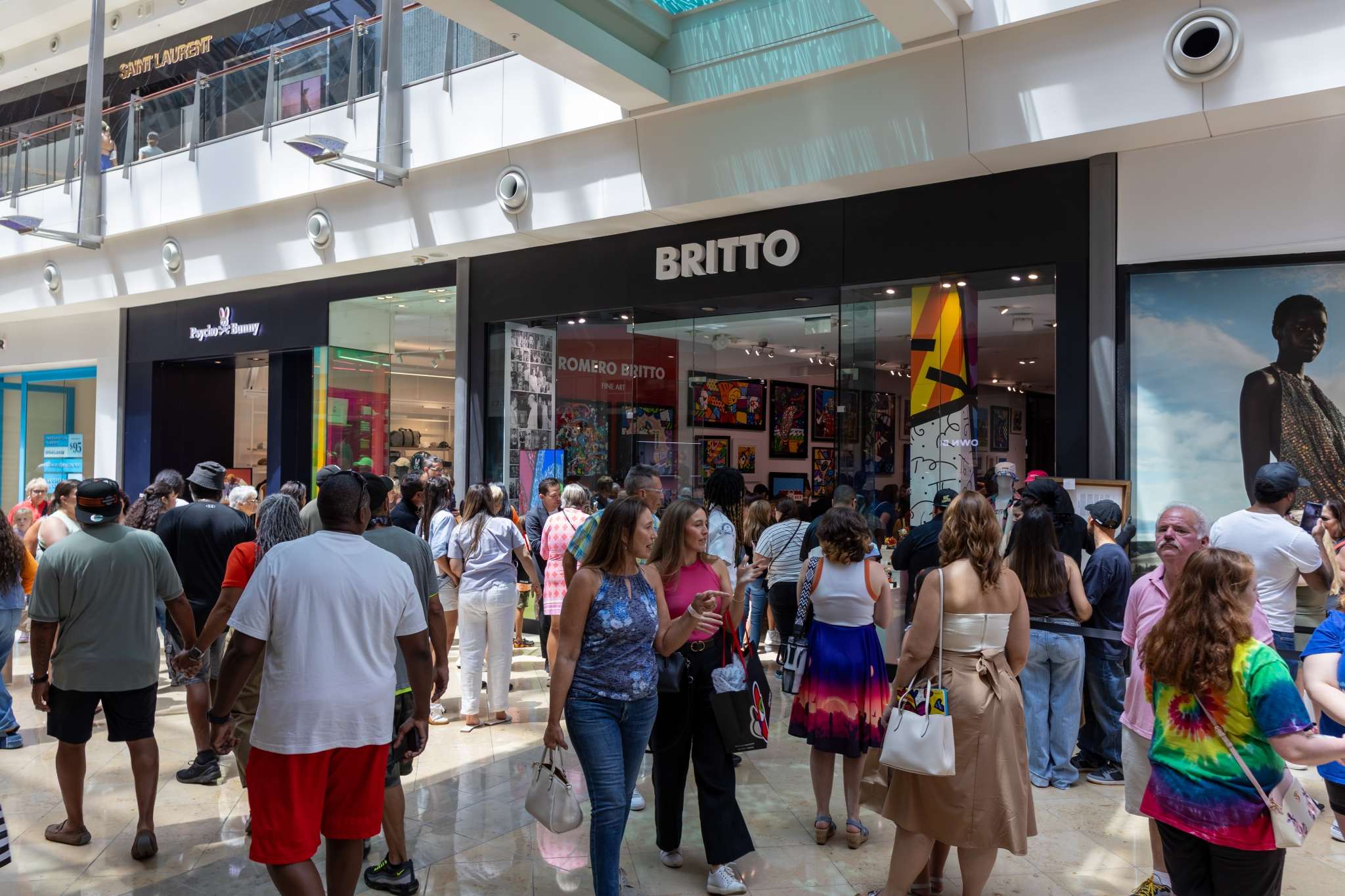 Romero Britto inaugura primeira loja em Orlando com presença de ...
